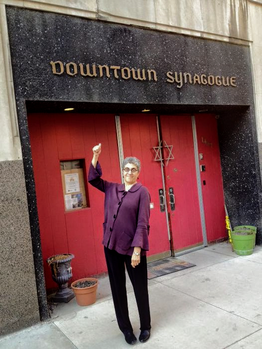 Blaybt Gezunt Un Shtark, Downtown Synagogue!